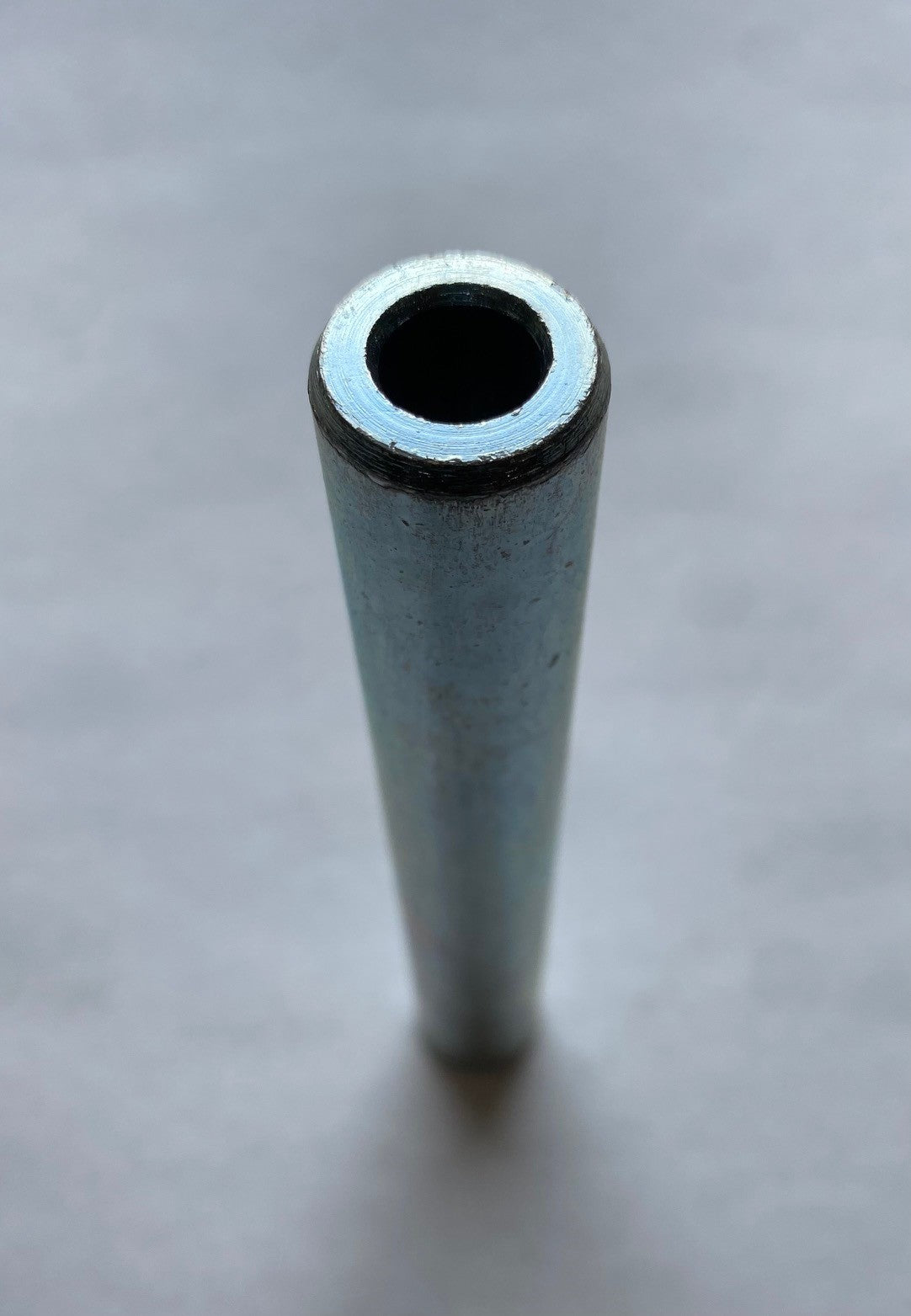 Sumner 780349 ROLLER, CENTER MAST, R-100/150 – Energized Engines